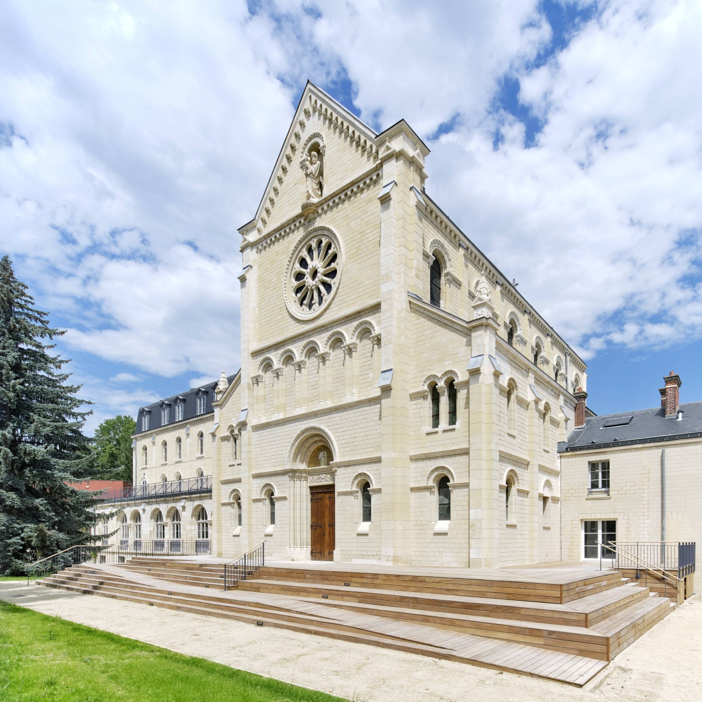 Cèdre bleu à Sarcelles — AHA